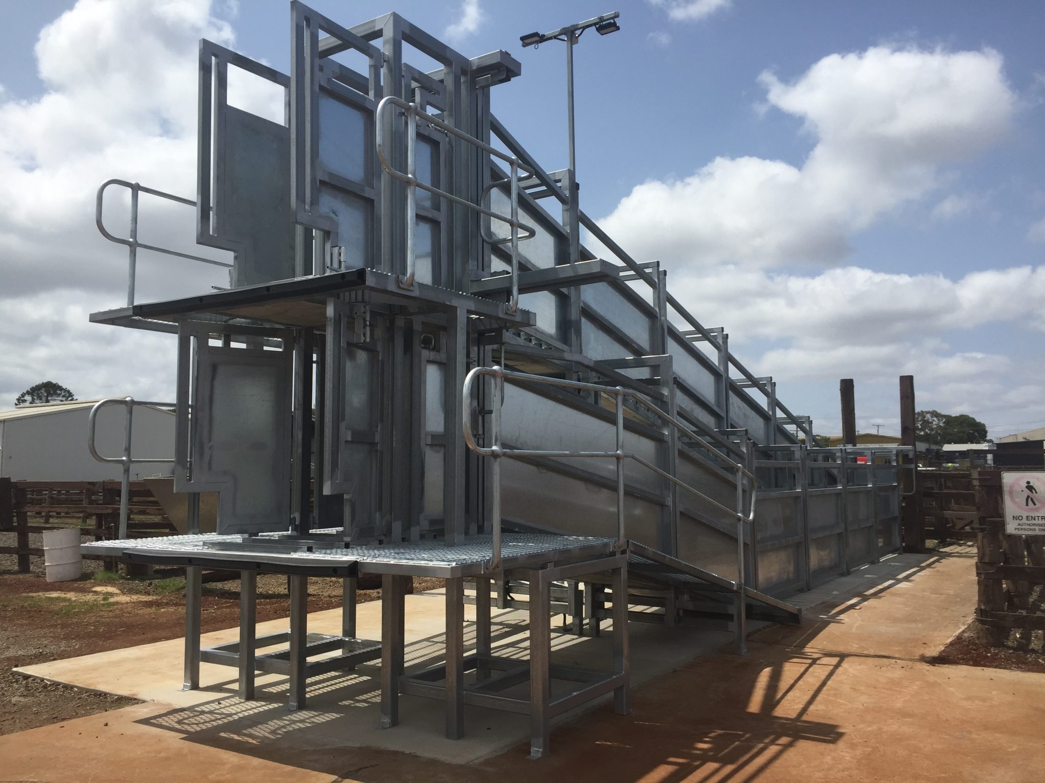 15.9M Double Decker Ramp - Cavalier Livestock Equipment